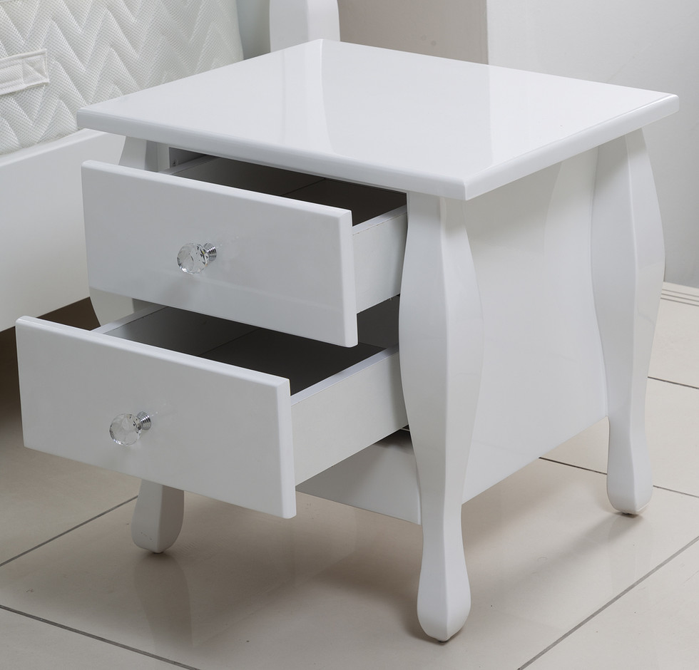 ‫Leonardo - שידת מיטה קלאסית דגם לואי בצביעה לבנה מבריקה בתנור שתי ...